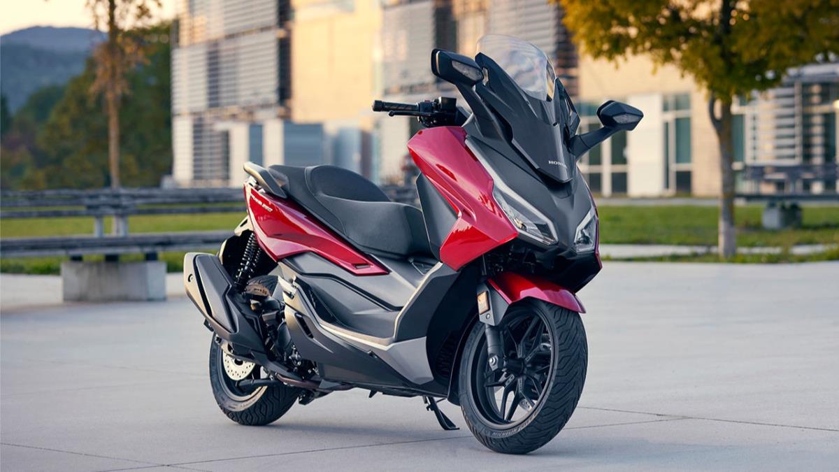Honda Motor Forza 250 Motosiklet Resimleri ve Galerisi